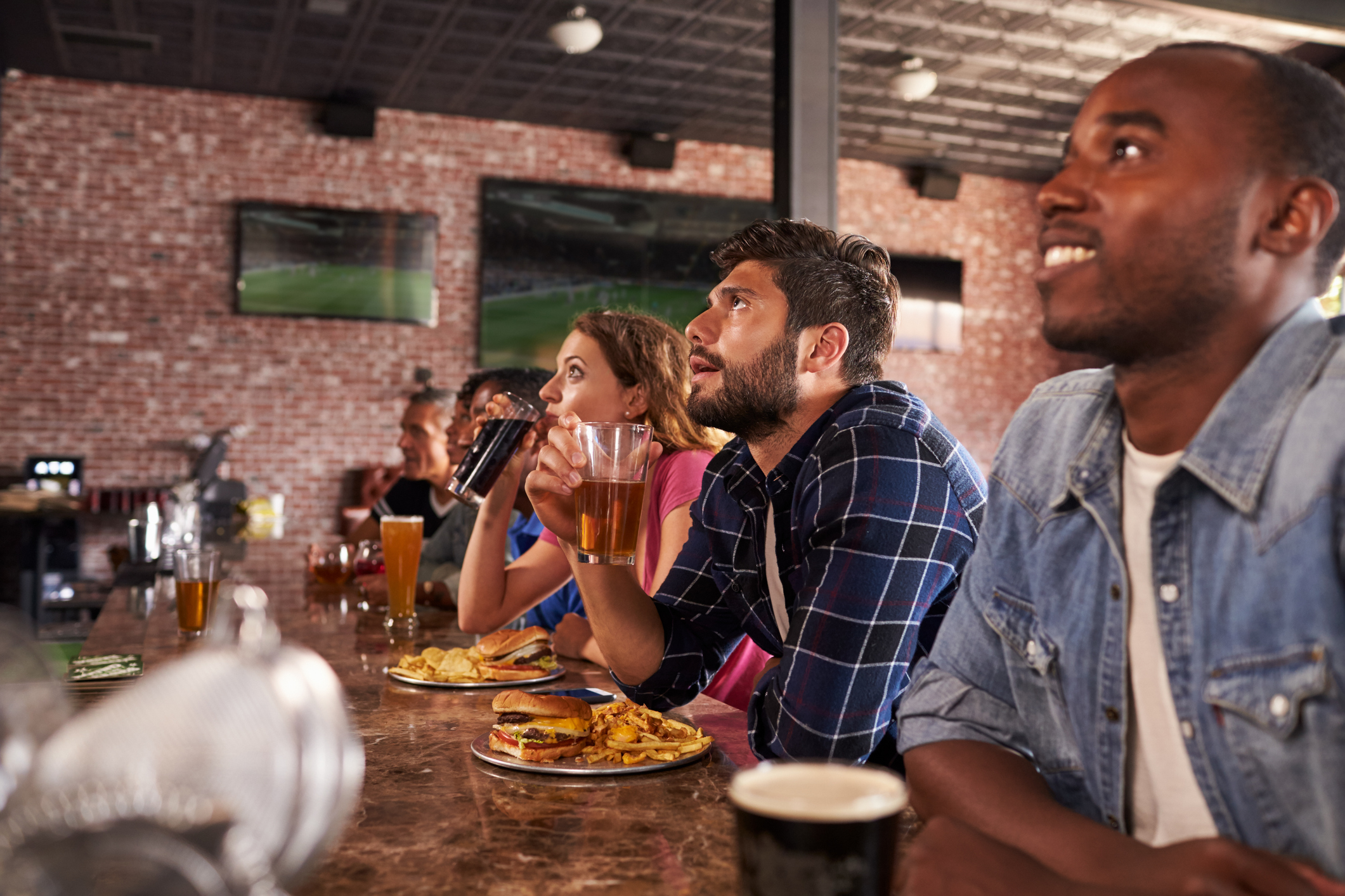 Are You the Go-To Bar or Restaurant for Game Day? - Foodbuy Foodservice